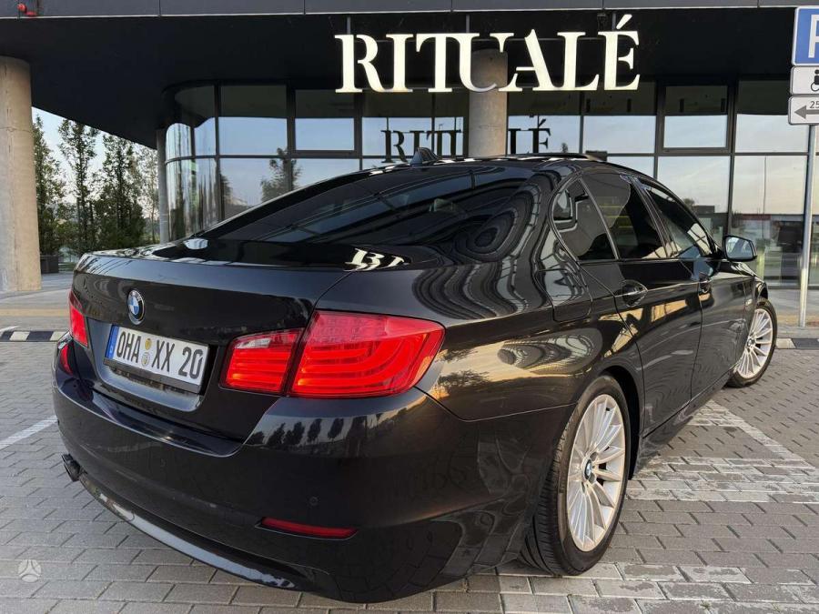 Black BMW 520 2012 in Kaunas, with an engine capacity of 2.00 L and mileage of 0 thousand km for 8390 €, photo 11 on AUTOMOTO.COM.LV