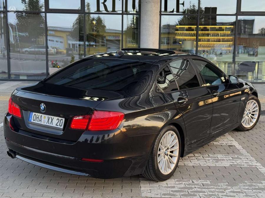 Black BMW 520 2012 in Kaunas, with an engine capacity of 2.00 L and mileage of 0 thousand km for 8390 €, photo 13 on AUTOMOTO.COM.LV