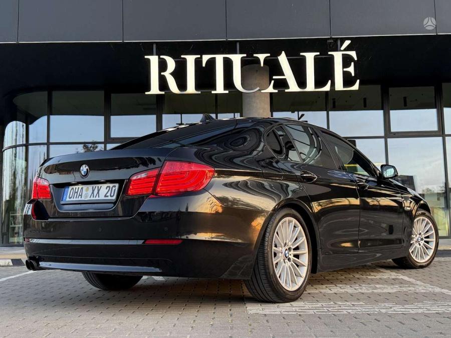 Black BMW 520 2012 in Kaunas, with an engine capacity of 2.00 L and mileage of 0 thousand km for 8390 €, photo 15 on AUTOMOTO.COM.LV
