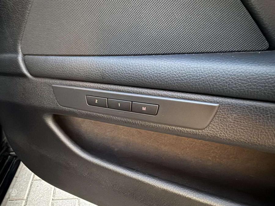 Black BMW 520 2012 in Kaunas, with an engine capacity of 2.00 L and mileage of 0 thousand km for 8390 €, photo 30 on AUTOMOTO.COM.LV