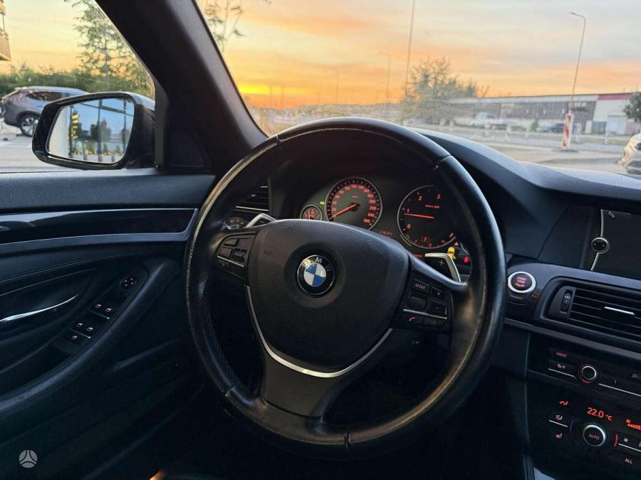 Black BMW 520 2012 in Kaunas, with an engine capacity of 2.00 L and mileage of 0 thousand km for 8390 €, photo 32 on AUTOMOTO.COM.LV