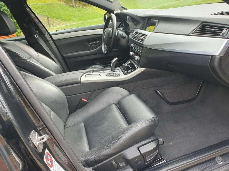 Black BMW 520 2012 in Kaunas, with an engine capacity of 2.00 L and mileage of 343 thousand km for 8800 €, photo 9 on AUTOMOTO.COM.LV
