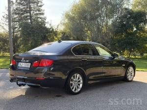 Black BMW 520 2012 in Riga, with an engine capacity of 2.00 L and mileage of 333 thousand km for 11000 €, photo 3 on AUTOMOTO.COM.LV