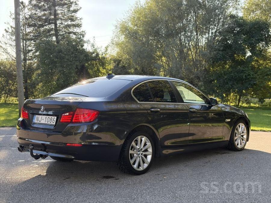 Black BMW 520 2012 in Riga, with an engine capacity of 2.00 L and mileage of 333 thousand km for 11000 €, photo 3 on AUTOMOTO.COM.LV