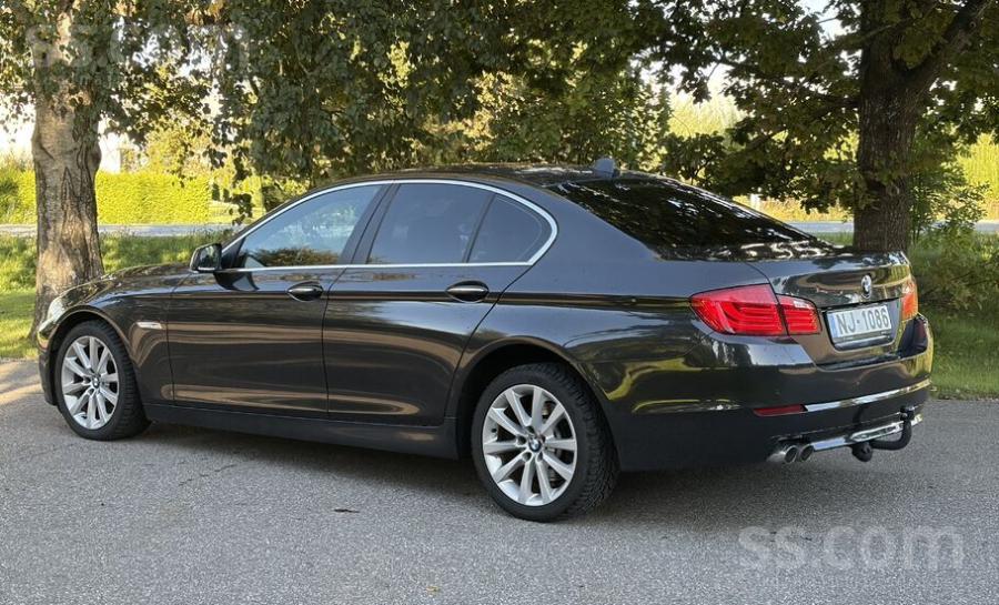 Black BMW 520 2012 in Riga, with an engine capacity of 2.00 L and mileage of 333 thousand km for 11000 €, photo 7 on AUTOMOTO.COM.LV