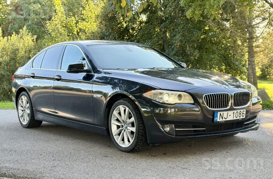 Black BMW 520 2012 in Riga, with an engine capacity of 2.00 L and mileage of 333 thousand km for 11000 €, photo 8 on AUTOMOTO.COM.LV