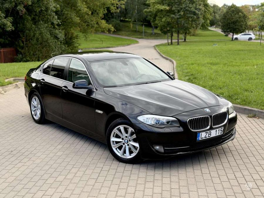 Black BMW 520 2012 in Vilnius, with an engine capacity of 2.00 L and mileage of 289 thousand km for 5500 €, photo 3 on AUTOMOTO.COM.LV