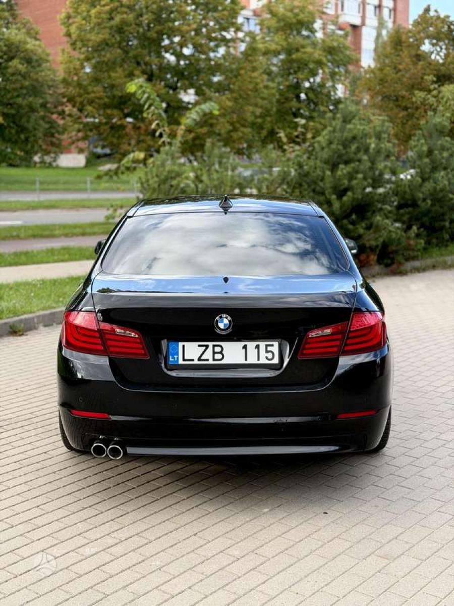 Black BMW 520 2012 in Vilnius, with an engine capacity of 2.00 L and mileage of 289 thousand km for 5500 €, photo 7 on AUTOMOTO.COM.LV