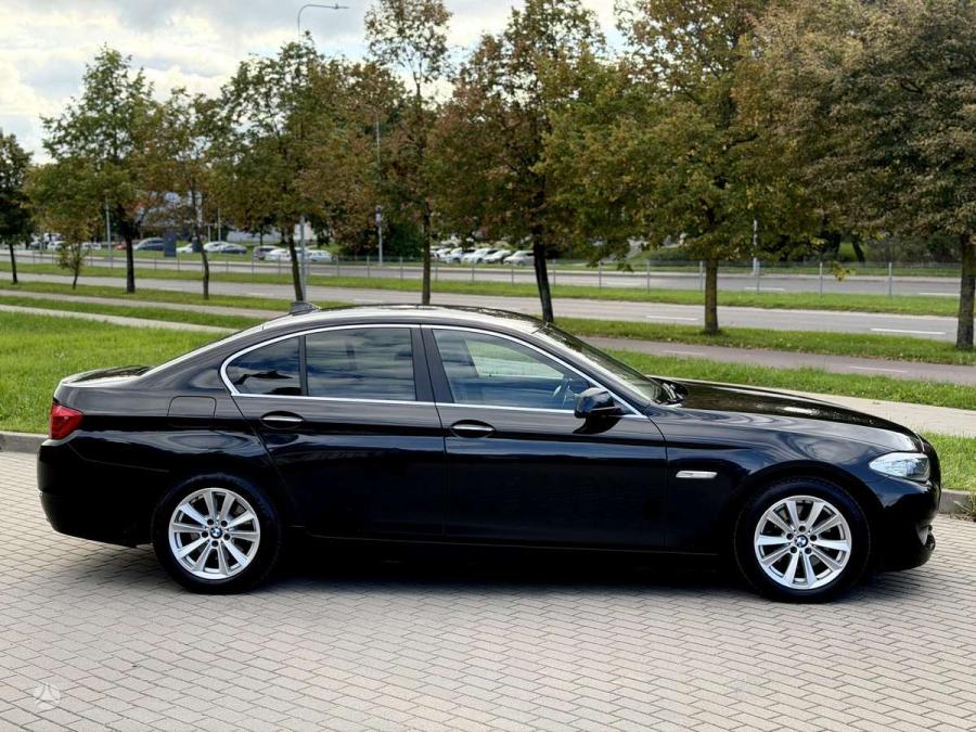 Black BMW 520 2012 in Vilnius, with an engine capacity of 2.00 L and mileage of 289 thousand km for 5500 €, photo 9 on AUTOMOTO.COM.LV