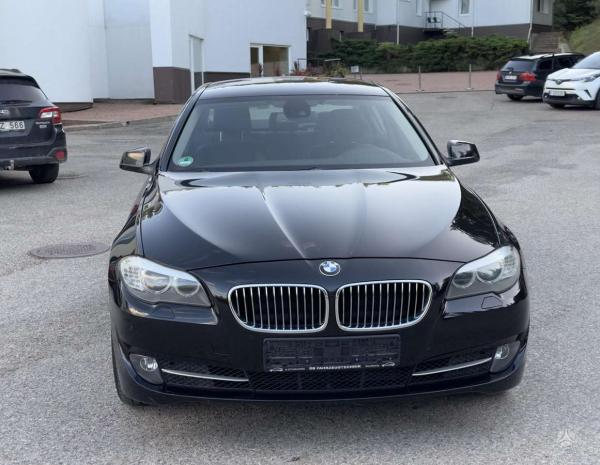 BMW 520 2012 in Anyksciai on AUTOMOTO.COM.LV Black BMW 520 2012 in Anyksciai, with an engine capacity of 2.00 L and mileage of 261 thousand km for 7500 €, photo 4 on AUTOMOTO.COM.LV