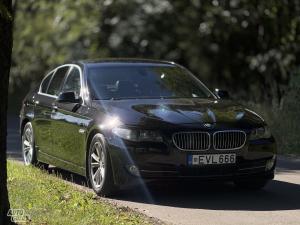Melns BMW 520 2012 Kauņa, ar dzinēja tilpumu 2.00 L un nobraukumu 367 tūkst. km par 7300 €, foto  vietnē AUTOMOTO.COM.LV