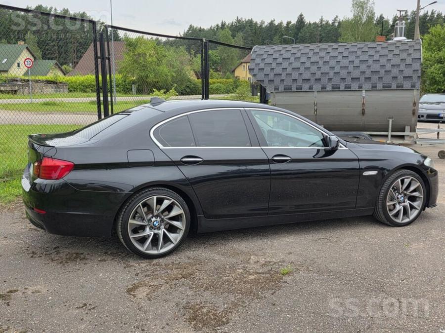 Melns BMW 520 2013 Ogre, ar dzinēja tilpumu 2.00 L un nobraukumu 263 tūkst. km par 10350 €, foto 3 vietnē AUTOMOTO.COM.LV