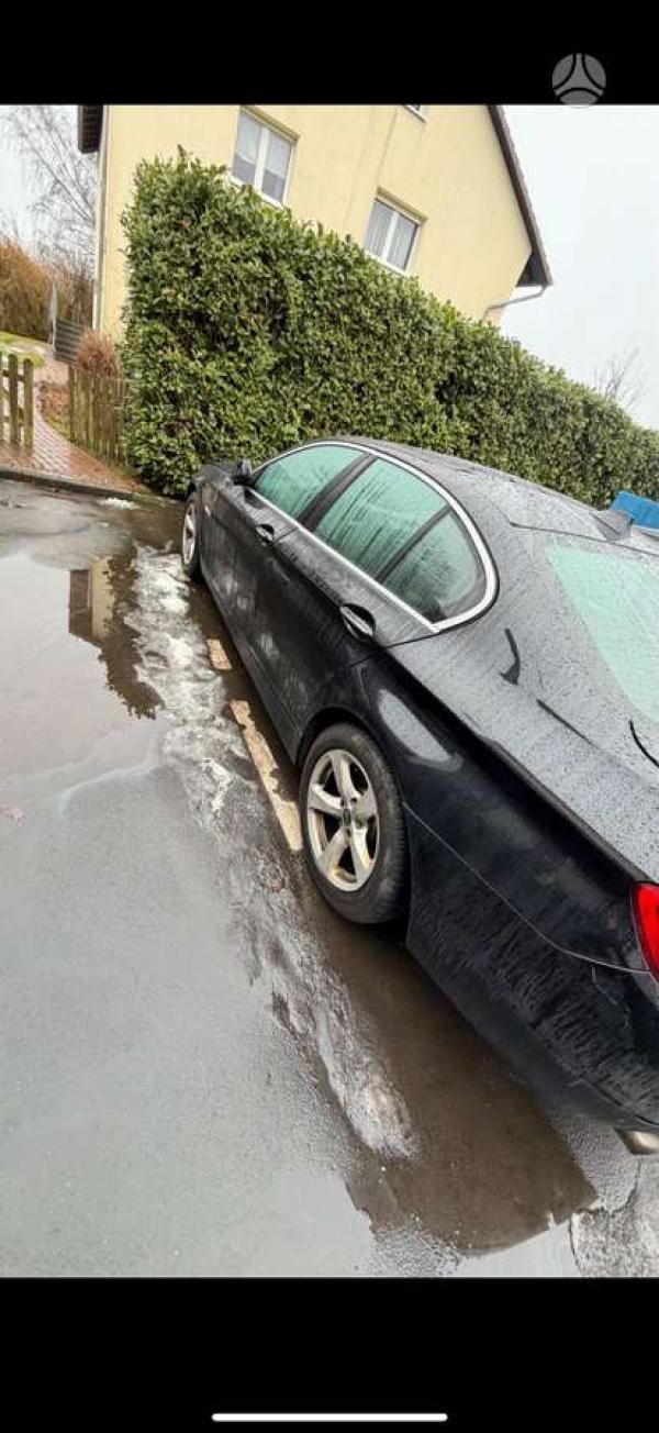Black BMW 520 2013 in Vilkaviskis, with an engine capacity of 2.00 L and mileage of 350 thousand km for 4650 €, photo 2 on AUTOMOTO.COM.LV