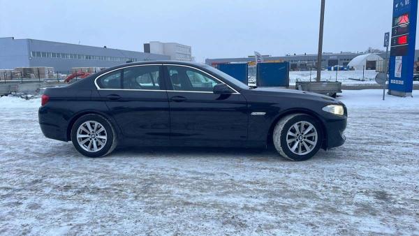 Melns BMW 520 2013 Marijampole, ar dzinēja tilpumu 2.00 L un nobraukumu 180 tūkst. km par 10999 €, foto 4 vietnē AUTOMOTO.COM.LV