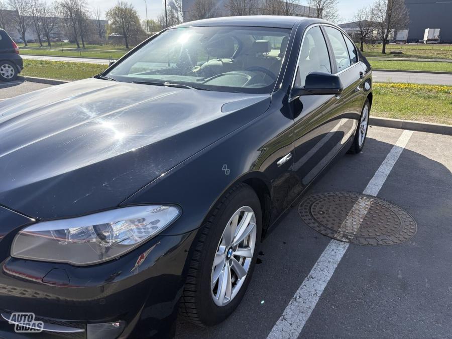 Black BMW 520 2013 in Kaunas, with an engine capacity of 2.00 L and mileage of 214 thousand km for 10000 €, photo 3 on AUTOMOTO.COM.LV