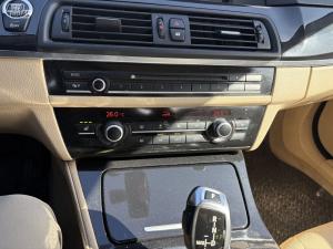 Black BMW 520 2013 in Kaunas, with an engine capacity of 2.00 L and mileage of 214 thousand km for 10000 €, photo 8 on AUTOMOTO.COM.LV