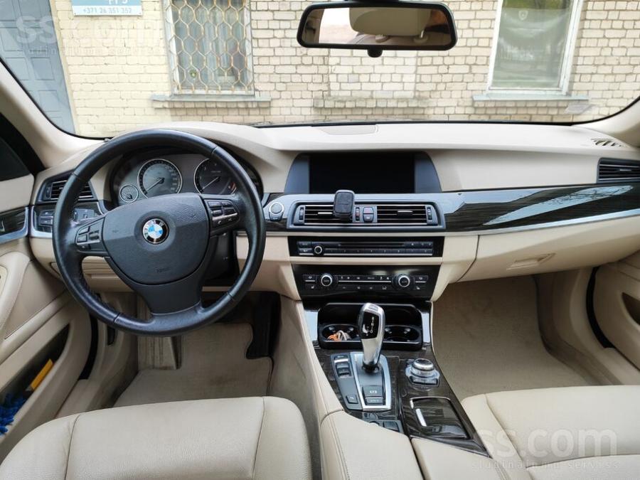 Black BMW 520 2013 in Daugavpils, with an engine capacity of 2.00 L and mileage of 252 thousand km for 11500 €, photo 4 on AUTOMOTO.COM.LV
