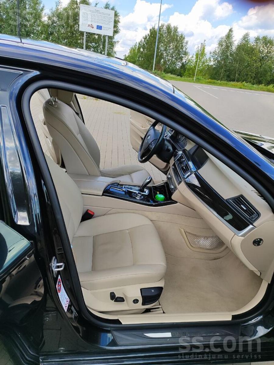 Black BMW 520 2013 in Daugavpils, with an engine capacity of 2.00 L and mileage of 252 thousand km for 11500 €, photo 17 on AUTOMOTO.COM.LV