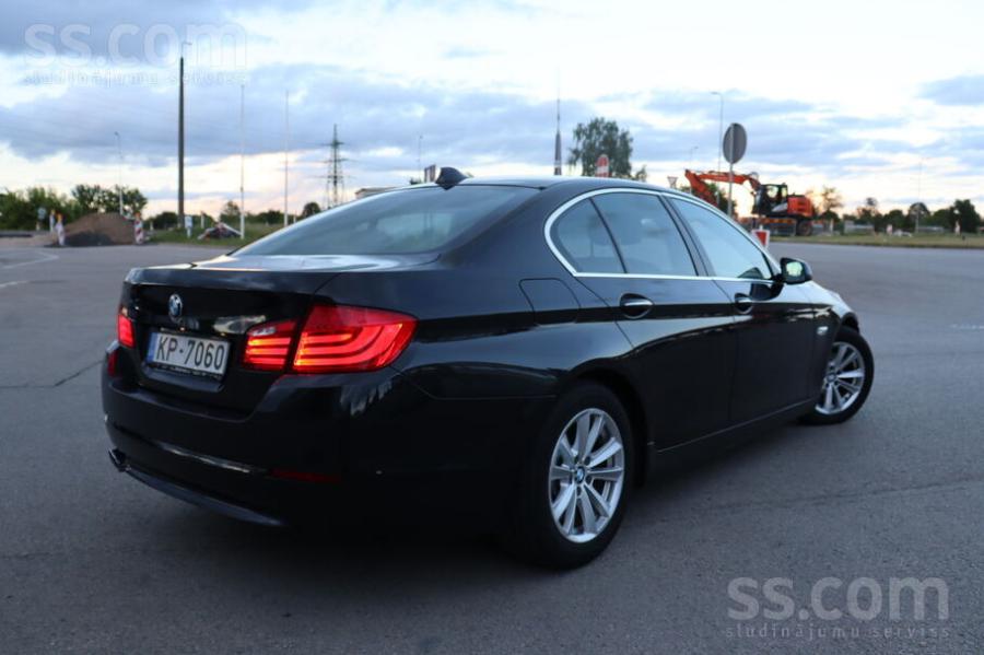 Black BMW 520 2013 in Riga, with an engine capacity of 2.00 L and mileage of 357 thousand km for 7490 €, photo 7 on AUTOMOTO.COM.LV