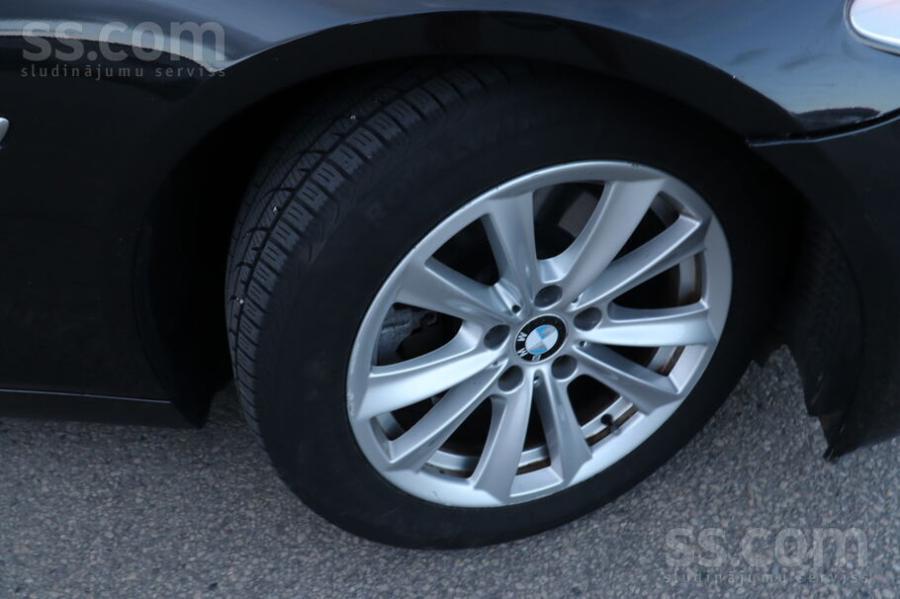 Black BMW 520 2013 in Riga, with an engine capacity of 2.00 L and mileage of 357 thousand km for 7490 €, photo 10 on AUTOMOTO.COM.LV