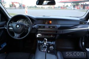 Black BMW 520 2013 in Riga, with an engine capacity of 2.00 L and mileage of 357 thousand km for 7490 €, photo 11 on AUTOMOTO.COM.LV