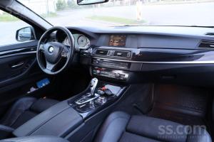 Black BMW 520 2013 in Riga, with an engine capacity of 2.00 L and mileage of 357 thousand km for 7490 €, photo 12 on AUTOMOTO.COM.LV