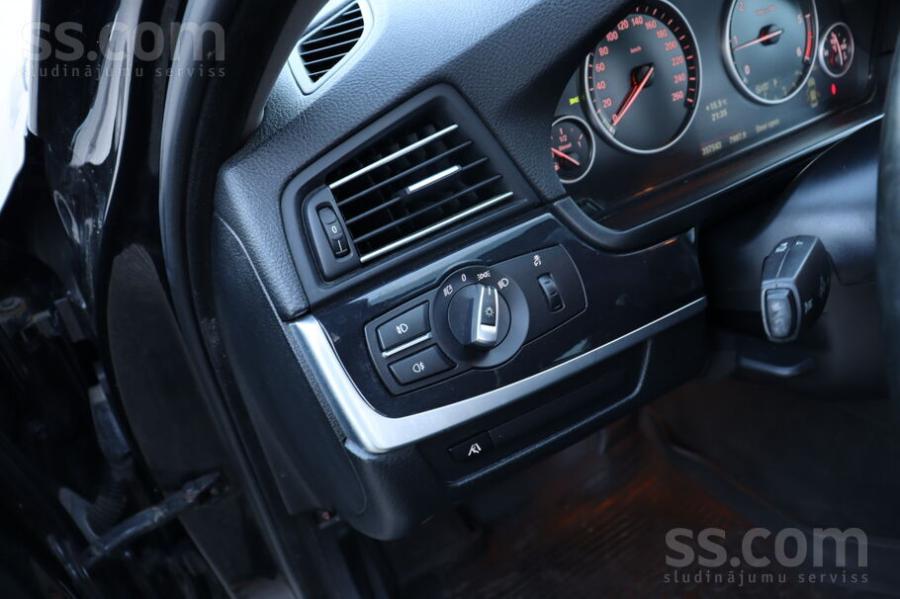 Black BMW 520 2013 in Riga, with an engine capacity of 2.00 L and mileage of 357 thousand km for 7490 €, photo 17 on AUTOMOTO.COM.LV