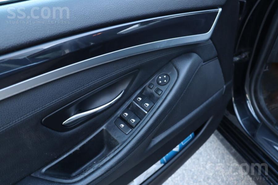Black BMW 520 2013 in Riga, with an engine capacity of 2.00 L and mileage of 357 thousand km for 7490 €, photo 28 on AUTOMOTO.COM.LV
