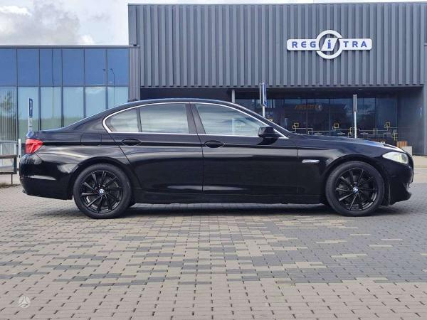 Black BMW 520 2013 in Siauliai, with an engine capacity of 2.00 L and mileage of 280 thousand km for 7990 €, photo 10 on AUTOMOTO.COM.LV
