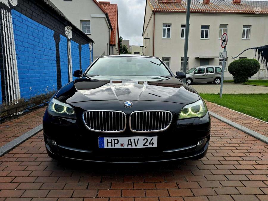 Black BMW 520 2013 in Marijampole, with an engine capacity of 2.00 L and mileage of 327 thousand km for 7450 €, photo 8 on AUTOMOTO.COM.LV