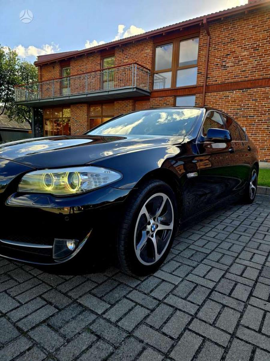 Melns BMW 520 2013 Marijampole, ar dzinēja tilpumu 2.00 L un nobraukumu 327 tūkst. km par 6900 €, foto 8 vietnē AUTOMOTO.COM.LV