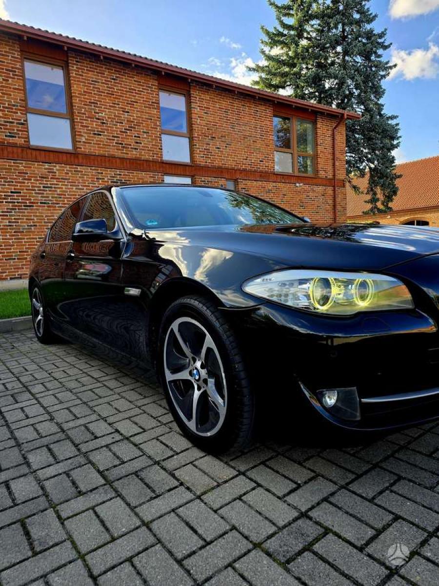 Melns BMW 520 2013 Marijampole, ar dzinēja tilpumu 2.00 L un nobraukumu 327 tūkst. km par 6900 €, foto 9 vietnē AUTOMOTO.COM.LV