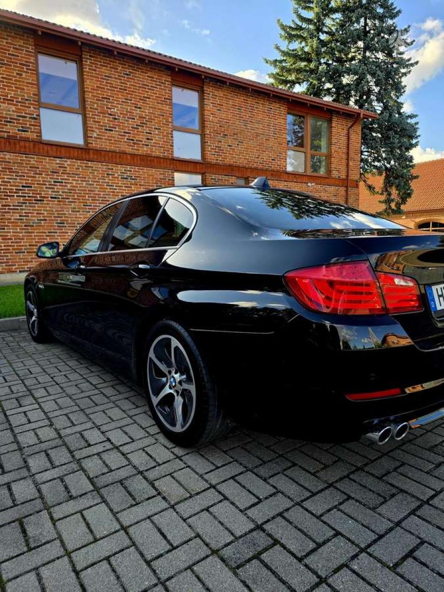 Melns BMW 520 2013 Marijampole, ar dzinēja tilpumu 2.00 L un nobraukumu 327 tūkst. km par 6900 €, foto 12 vietnē AUTOMOTO.COM.LV