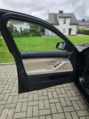 Melns BMW 520 2013 Marijampole, ar dzinēja tilpumu 2.00 L un nobraukumu 327 tūkst. km par 6900 €, foto 14 vietnē AUTOMOTO.COM.LV