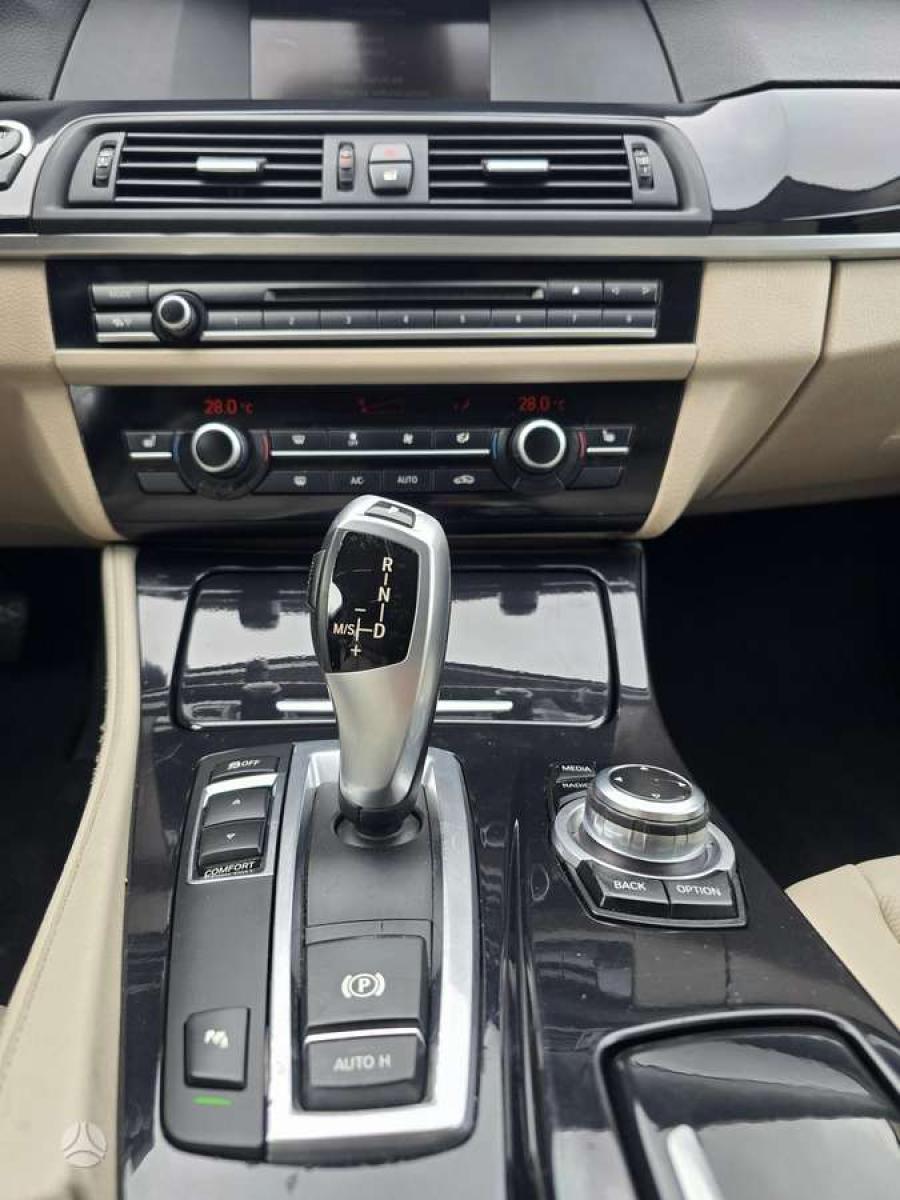 Melns BMW 520 2013 Marijampole, ar dzinēja tilpumu 2.00 L un nobraukumu 327 tūkst. km par 6900 €, foto 19 vietnē AUTOMOTO.COM.LV
