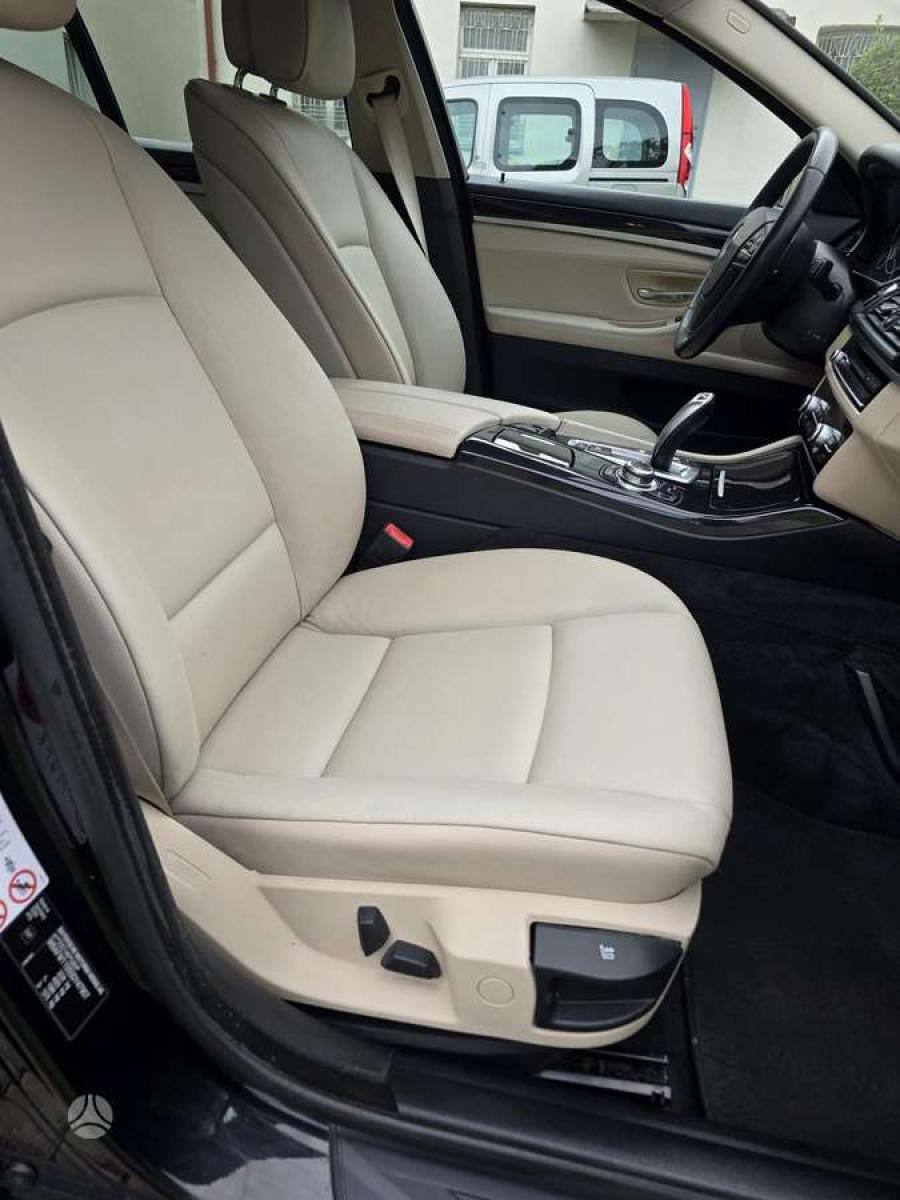 Melns BMW 520 2013 Marijampole, ar dzinēja tilpumu 2.00 L un nobraukumu 327 tūkst. km par 6900 €, foto 23 vietnē AUTOMOTO.COM.LV