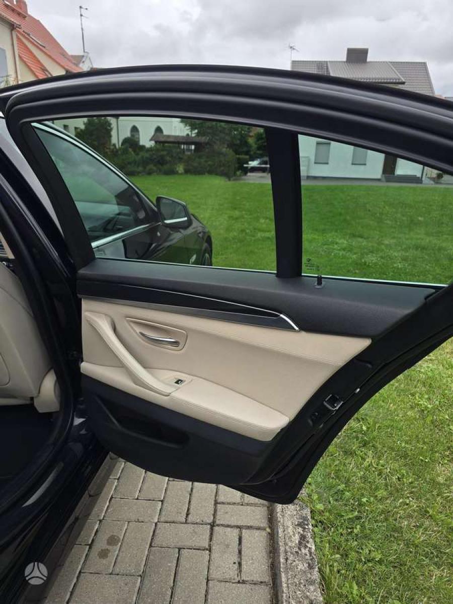 Melns BMW 520 2013 Marijampole, ar dzinēja tilpumu 2.00 L un nobraukumu 327 tūkst. km par 6900 €, foto 24 vietnē AUTOMOTO.COM.LV