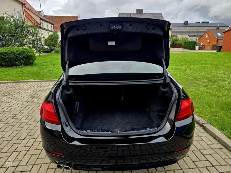Melns BMW 520 2013 Marijampole, ar dzinēja tilpumu 2.00 L un nobraukumu 327 tūkst. km par 6900 €, foto 28 vietnē AUTOMOTO.COM.LV