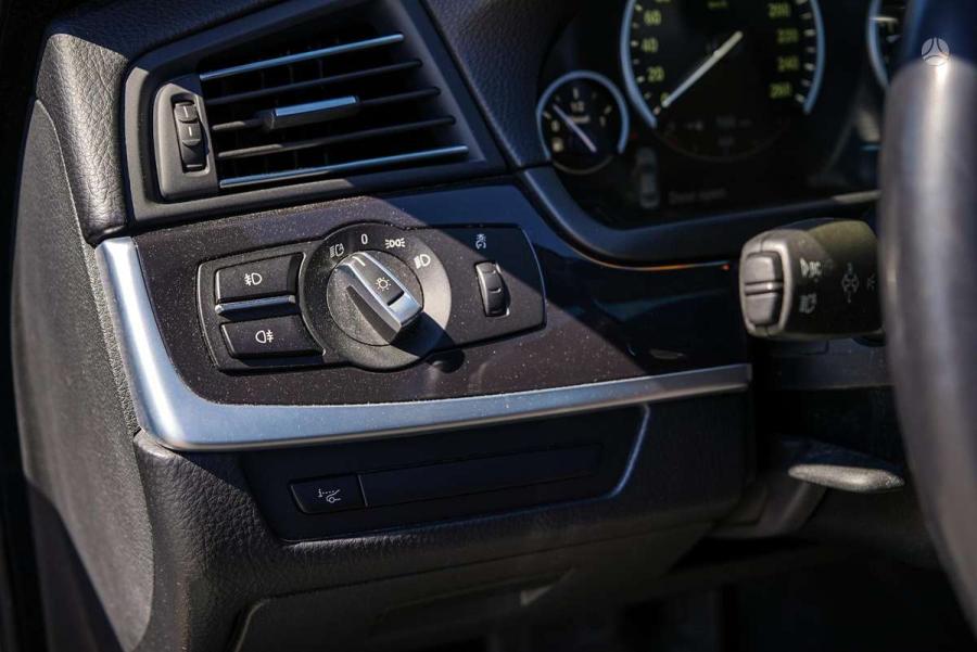 Melns BMW 520 2013 Kauņa, ar dzinēja tilpumu 2.00 L un nobraukumu 183 tūkst. km par 10450 €, foto 33 vietnē AUTOMOTO.COM.LV