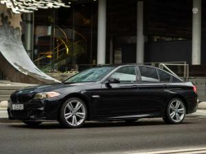 Melns BMW 520 2013 Viļņa, ar dzinēja tilpumu 2.00 L un nobraukumu 297 tūkst. km par 10500 €, foto 5 vietnē AUTOMOTO.COM.LV