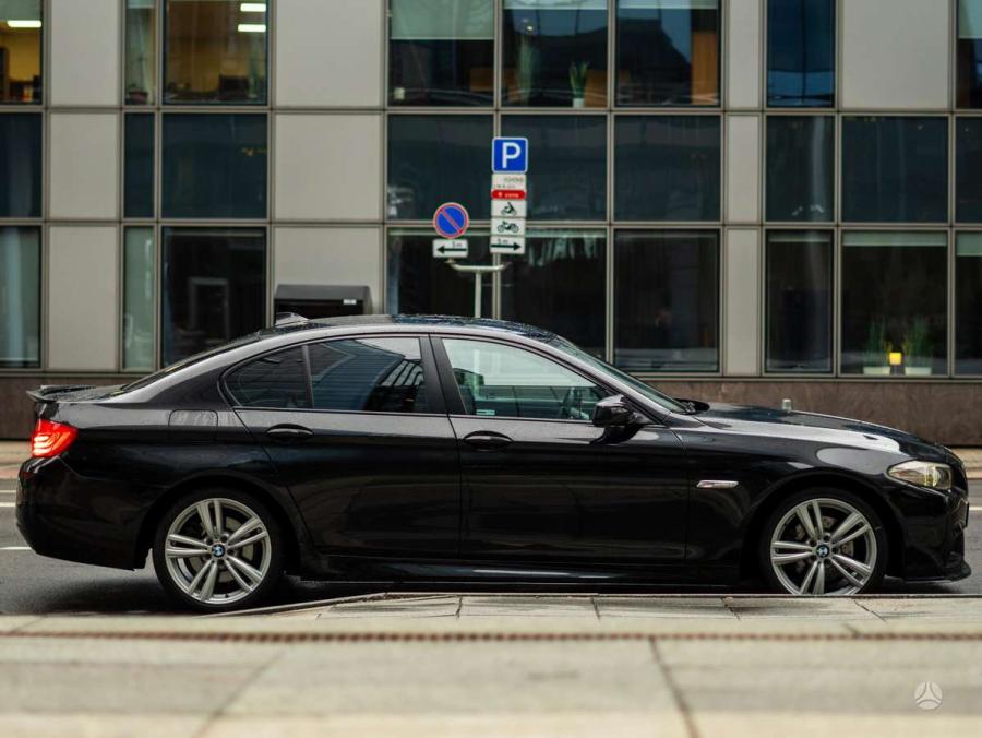 Melns BMW 520 2013 Viļņa, ar dzinēja tilpumu 2.00 L un nobraukumu 297 tūkst. km par 10500 €, foto 12 vietnē AUTOMOTO.COM.LV