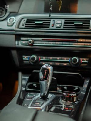 Melns BMW 520 2013 Viļņa, ar dzinēja tilpumu 2.00 L un nobraukumu 297 tūkst. km par 10500 €, foto 16 vietnē AUTOMOTO.COM.LV