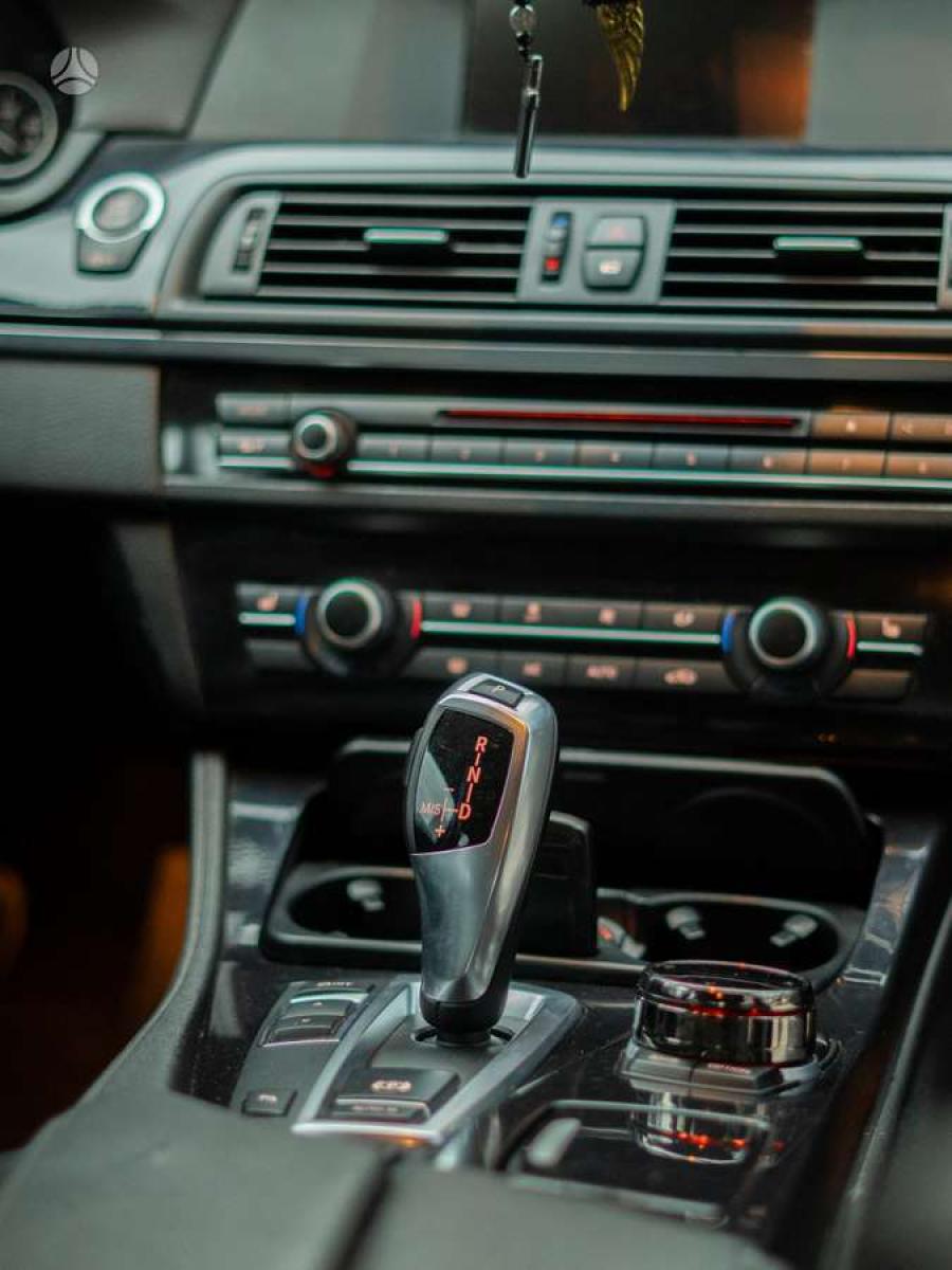 Melns BMW 520 2013 Viļņa, ar dzinēja tilpumu 2.00 L un nobraukumu 297 tūkst. km par 10500 €, foto 16 vietnē AUTOMOTO.COM.LV
