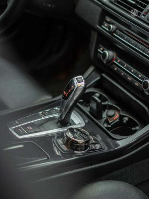 Melns BMW 520 2013 Viļņa, ar dzinēja tilpumu 2.00 L un nobraukumu 297 tūkst. km par 10500 €, foto 19 vietnē AUTOMOTO.COM.LV