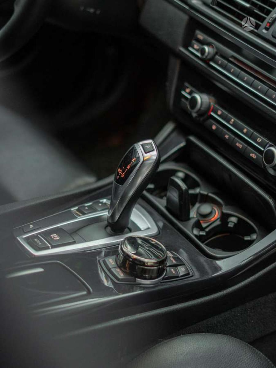 Melns BMW 520 2013 Viļņa, ar dzinēja tilpumu 2.00 L un nobraukumu 297 tūkst. km par 10500 €, foto 19 vietnē AUTOMOTO.COM.LV