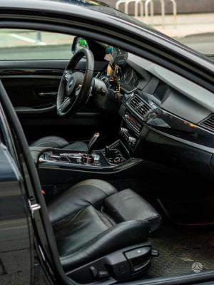 Melns BMW 520 2013 Viļņa, ar dzinēja tilpumu 2.00 L un nobraukumu 297 tūkst. km par 10500 €, foto 24 vietnē AUTOMOTO.COM.LV