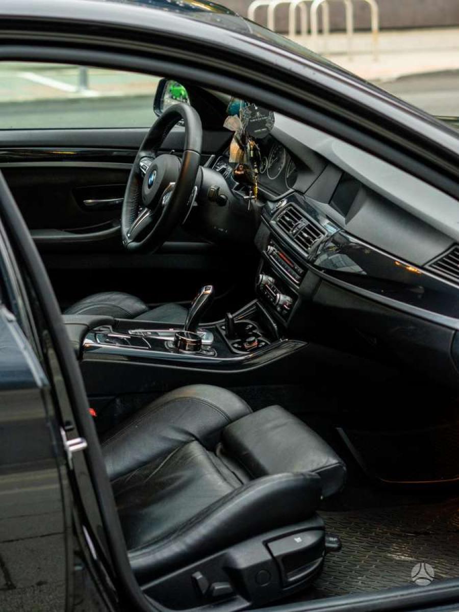 Melns BMW 520 2013 Viļņa, ar dzinēja tilpumu 2.00 L un nobraukumu 297 tūkst. km par 10500 €, foto 24 vietnē AUTOMOTO.COM.LV