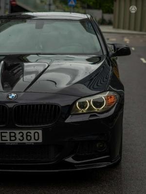 Melns BMW 520 2013 Viļņa, ar dzinēja tilpumu 2.00 L un nobraukumu 297 tūkst. km par 10500 €, foto 28 vietnē AUTOMOTO.COM.LV