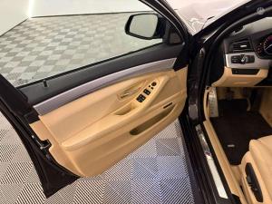 Melns BMW 520 2013 Marijampole, ar dzinēja tilpumu 2.00 L un nobraukumu 308 tūkst. km par 10500 €, foto 25 vietnē AUTOMOTO.COM.LV