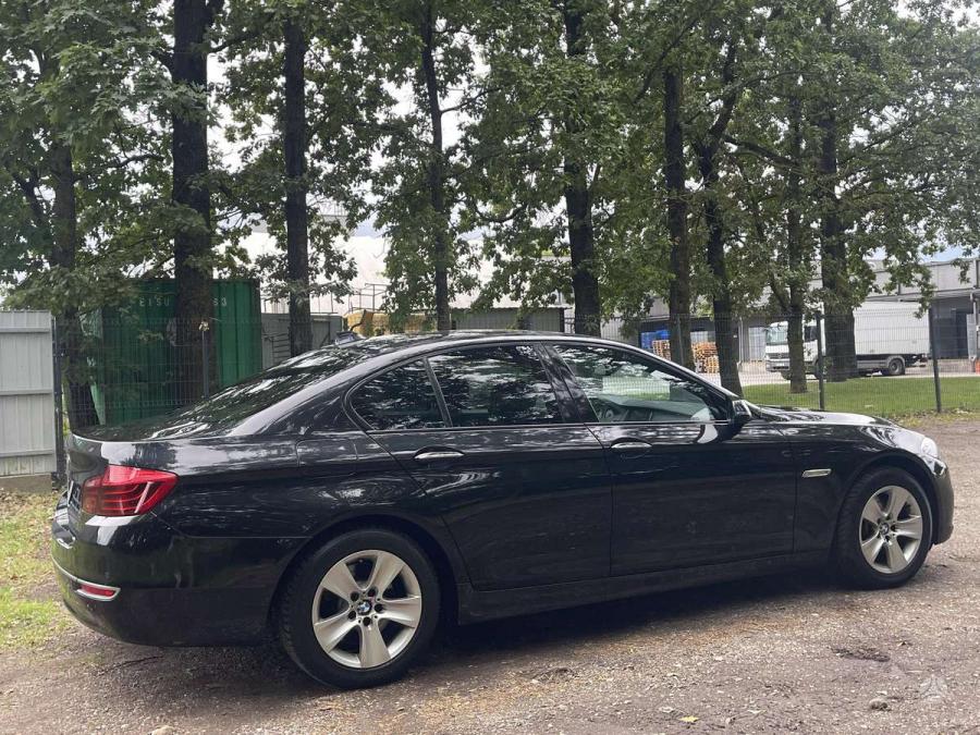 Black BMW 520 2013 in Kaunas, with an engine capacity of 2.00 L and mileage of 229 thousand km for 9800 €, photo 7 on AUTOMOTO.COM.LV
